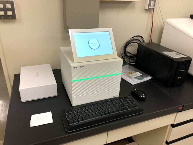 小型次世代 DNA シークエンサー iSeq 100 が導入・設置されました | 琉球大学医学部附属実験実習機器センター